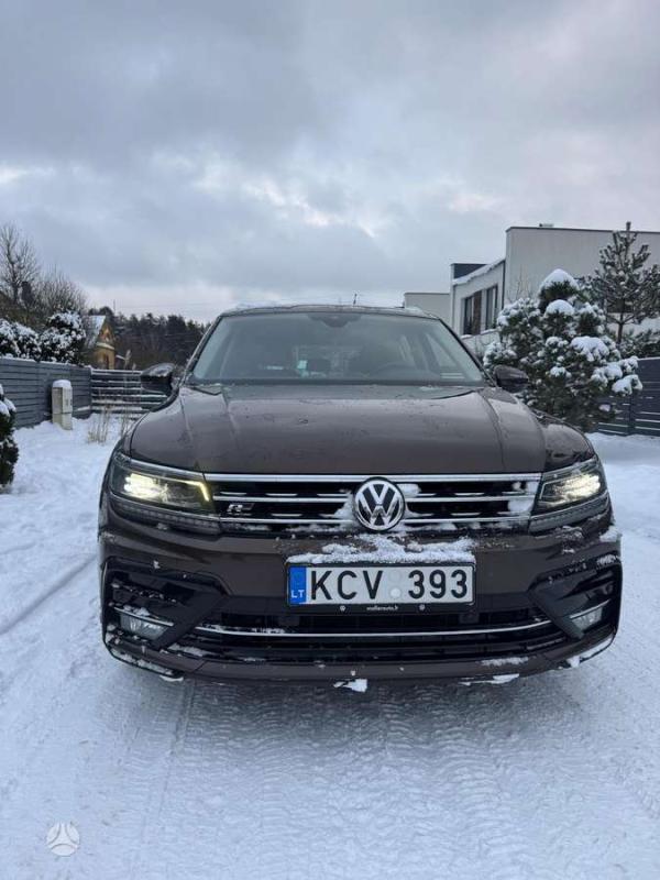 Brown Volkswagen Tiguan 2017 in Vilnius, with an engine capacity of 1.97 L and mileage of 166 thousand km for 20888 €, photo 2 on AUTOMOTO.COM.LV