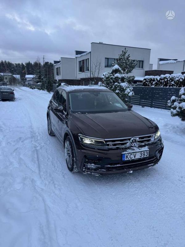 Brown Volkswagen Tiguan 2017 in Vilnius, with an engine capacity of 1.97 L and mileage of 166 thousand km for 20888 €, photo 3 on AUTOMOTO.COM.LV