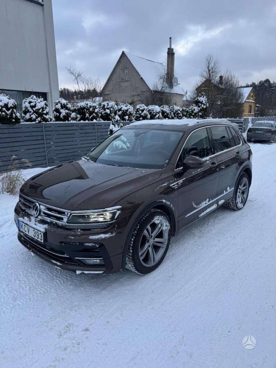 Brown Volkswagen Tiguan 2017 in Vilnius, with an engine capacity of 1.97 L and mileage of 166 thousand km for 20888 €, photo 4 on AUTOMOTO.COM.LV
