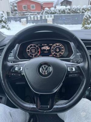 Brown Volkswagen Tiguan 2017 in Vilnius, with an engine capacity of 1.97 L and mileage of 166 thousand km for 20888 €, photo 10 on AUTOMOTO.COM.LV