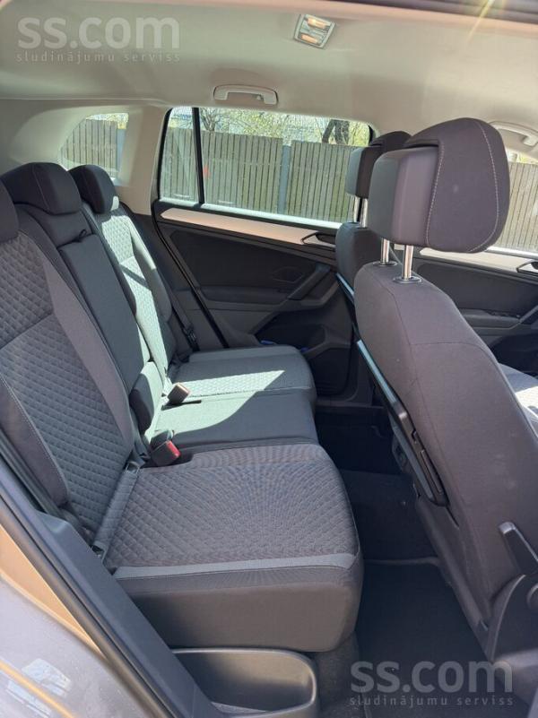 Brown Volkswagen Tiguan 2017 in Riga, with an engine capacity of 2.00 L and mileage of 66 thousand km for 17800 €, photo 5 on AUTOMOTO.COM.LV
