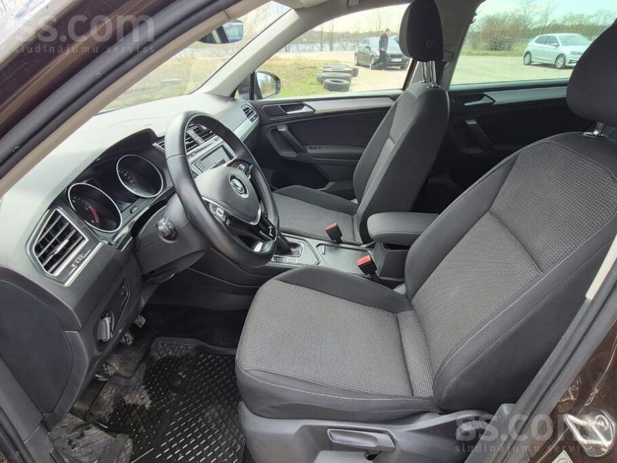 Brown Volkswagen Tiguan 2017 in Riga, with an engine capacity of 2.00 L and mileage of 0 thousand km for 12400 €, photo 6 on AUTOMOTO.COM.LV