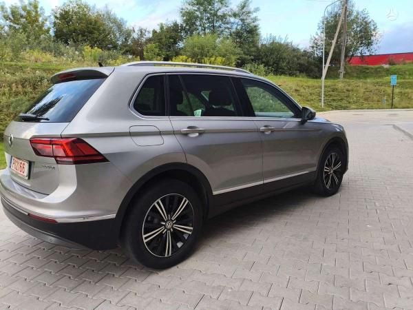 Brown Volkswagen Tiguan 2017 in Vilnius, with an engine capacity of 1.97 L and mileage of 324 thousand km for 12490 €, photo 7 on AUTOMOTO.COM.LV