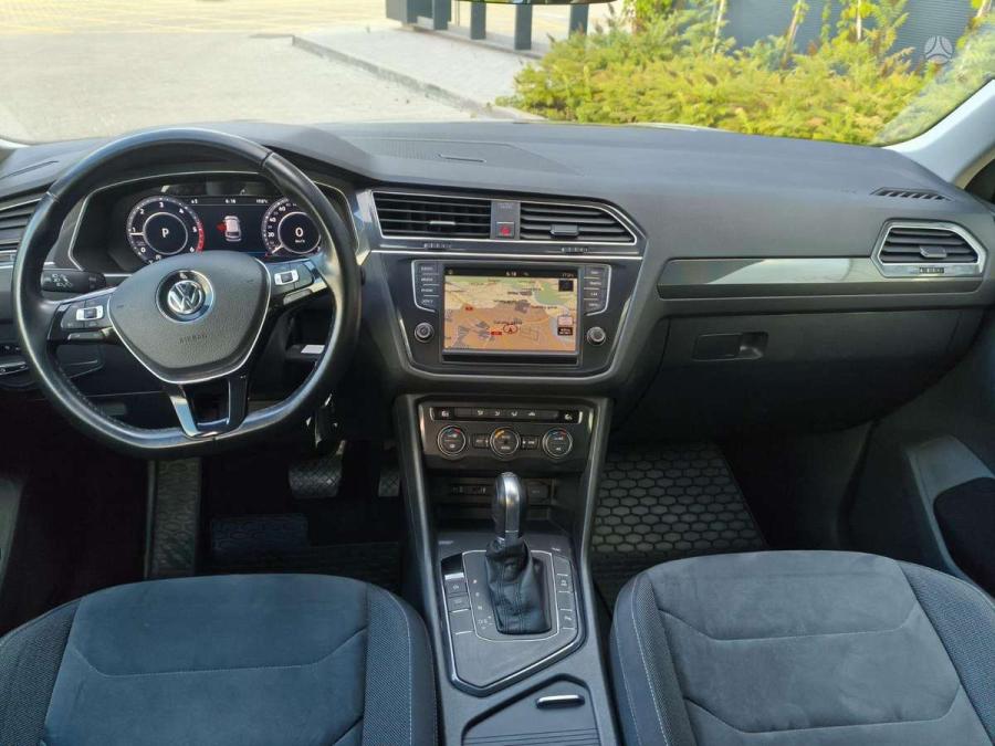 Brown Volkswagen Tiguan 2017 in Vilnius, with an engine capacity of 1.97 L and mileage of 324 thousand km for 12490 €, photo 12 on AUTOMOTO.COM.LV