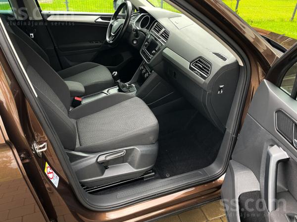 Volkswagen Tiguan 2017 Jelgava vietnē Brūns Volkswagen Tiguan 2017 Jelgava, ar dzinēja tilpumu 1.40 L un nobraukumu 199 tūkst. km par 12996 €, foto 5 vietnē AUTOMOTO.COM.LV
