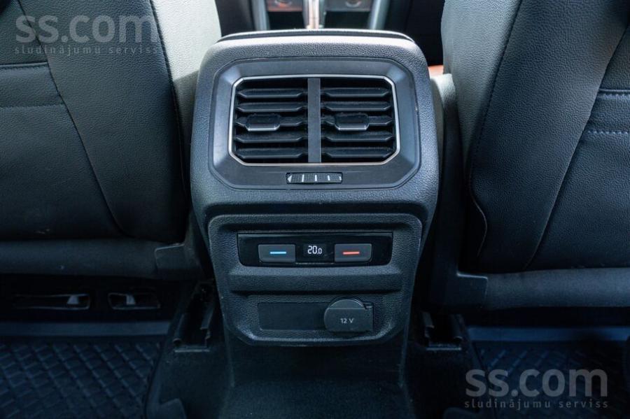 Brown Volkswagen Tiguan 2017 in Riga, with an engine capacity of 2.00 L and mileage of 197 thousand km for 15950 €, photo 12 on AUTOMOTO.COM.LV