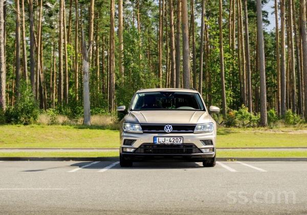 Brown Volkswagen Tiguan 2018 in Riga, with an engine capacity of 2.00 L and mileage of 112 thousand km for 19590 €, photo 3 on AUTOMOTO.COM.LV