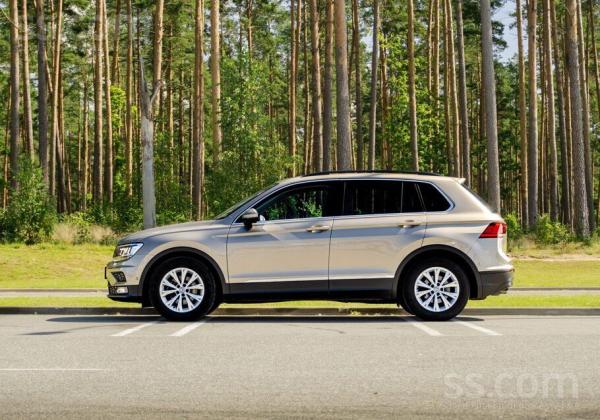 Brown Volkswagen Tiguan 2018 in Riga, with an engine capacity of 2.00 L and mileage of 112 thousand km for 19590 €, photo 4 on AUTOMOTO.COM.LV