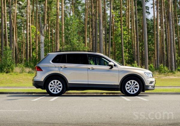 Brown Volkswagen Tiguan 2018 in Riga, with an engine capacity of 2.00 L and mileage of 112 thousand km for 19590 €, photo 8 on AUTOMOTO.COM.LV
