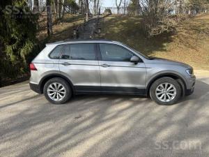 Brown Volkswagen Tiguan 2018 in Madona, with an engine capacity of 2.00 L and mileage of 142 thousand km for 15000 €, photo 7 on AUTOMOTO.COM.LV