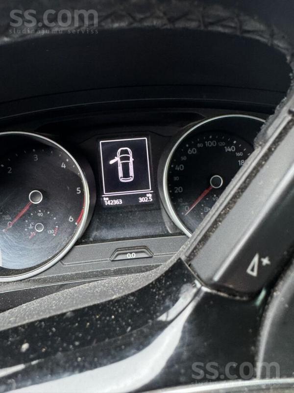 Brown Volkswagen Tiguan 2018 in Madona, with an engine capacity of 2.00 L and mileage of 142 thousand km for 15000 €, photo 8 on AUTOMOTO.COM.LV