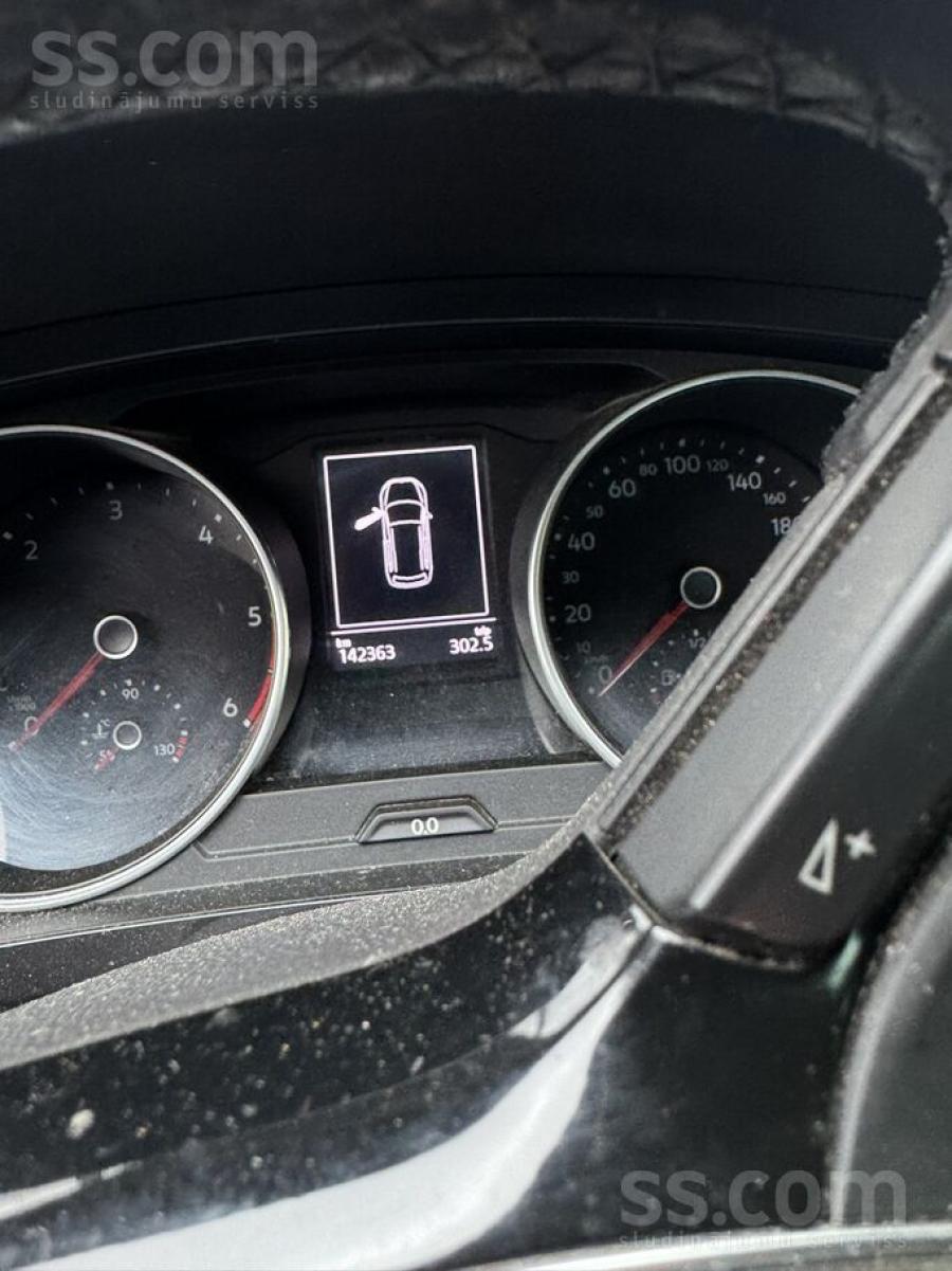Brown Volkswagen Tiguan 2018 in Madona, with an engine capacity of 2.00 L and mileage of 142 thousand km for 15000 €, photo 9 on AUTOMOTO.COM.LV