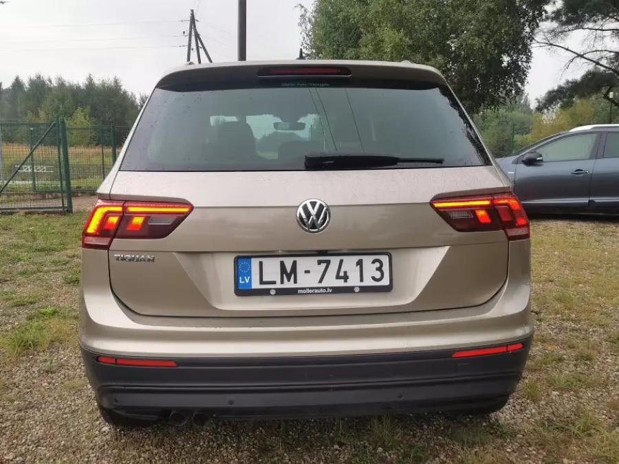 Brown Volkswagen Tiguan 2018 in Kuldiga, with an engine capacity of 2.00 L and mileage of 178 thousand km for 13895 €, photo 5 on AUTOMOTO.COM.LV