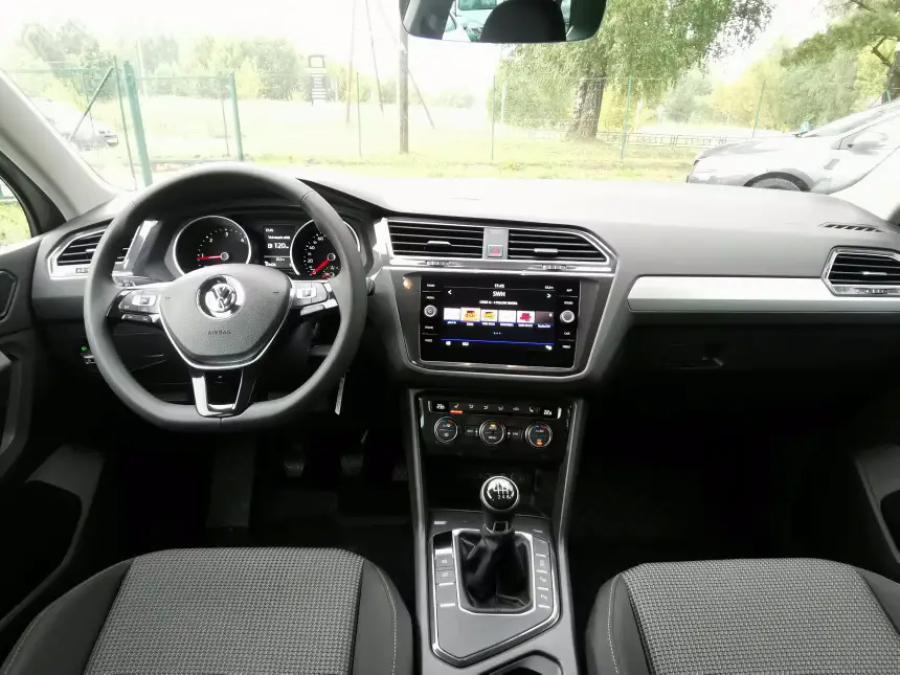 Brown Volkswagen Tiguan 2018 in Kuldiga, with an engine capacity of 2.00 L and mileage of 178 thousand km for 13895 €, photo 6 on AUTOMOTO.COM.LV