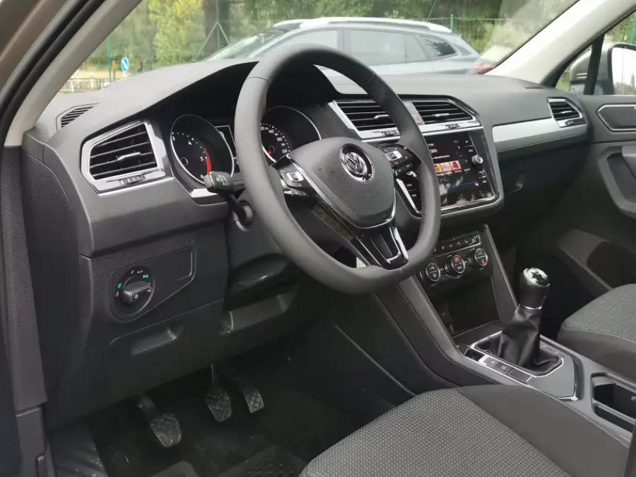 Brown Volkswagen Tiguan 2018 in Kuldiga, with an engine capacity of 2.00 L and mileage of 178 thousand km for 13895 €, photo 9 on AUTOMOTO.COM.LV