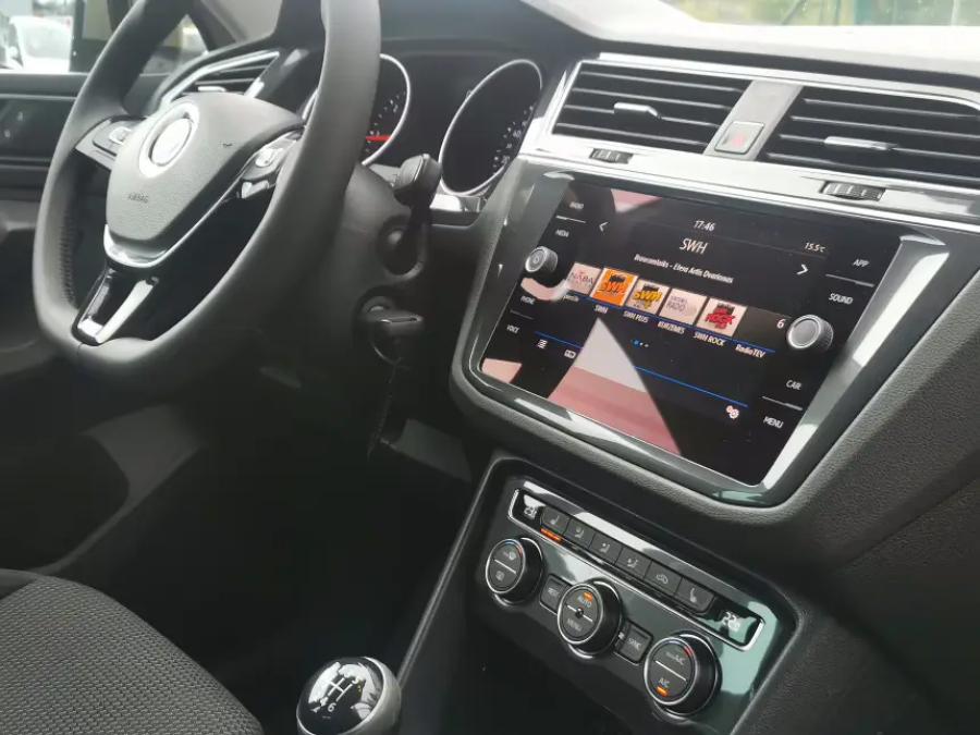 Brown Volkswagen Tiguan 2018 in Kuldiga, with an engine capacity of 2.00 L and mileage of 178 thousand km for 13895 €, photo 10 on AUTOMOTO.COM.LV