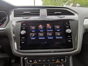 Brown Volkswagen Tiguan 2018 in Kuldiga, with an engine capacity of 2.00 L and mileage of 178 thousand km for 13895 €, photo 12 on AUTOMOTO.COM.LV