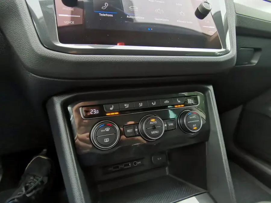 Brown Volkswagen Tiguan 2018 in Kuldiga, with an engine capacity of 2.00 L and mileage of 178 thousand km for 13895 €, photo 13 on AUTOMOTO.COM.LV