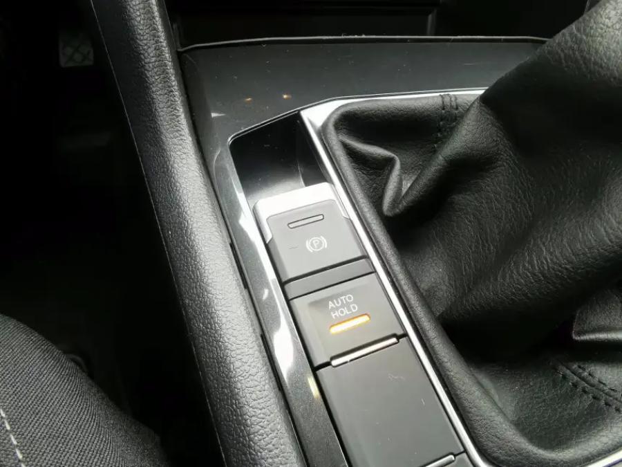 Brown Volkswagen Tiguan 2018 in Kuldiga, with an engine capacity of 2.00 L and mileage of 178 thousand km for 13895 €, photo 15 on AUTOMOTO.COM.LV