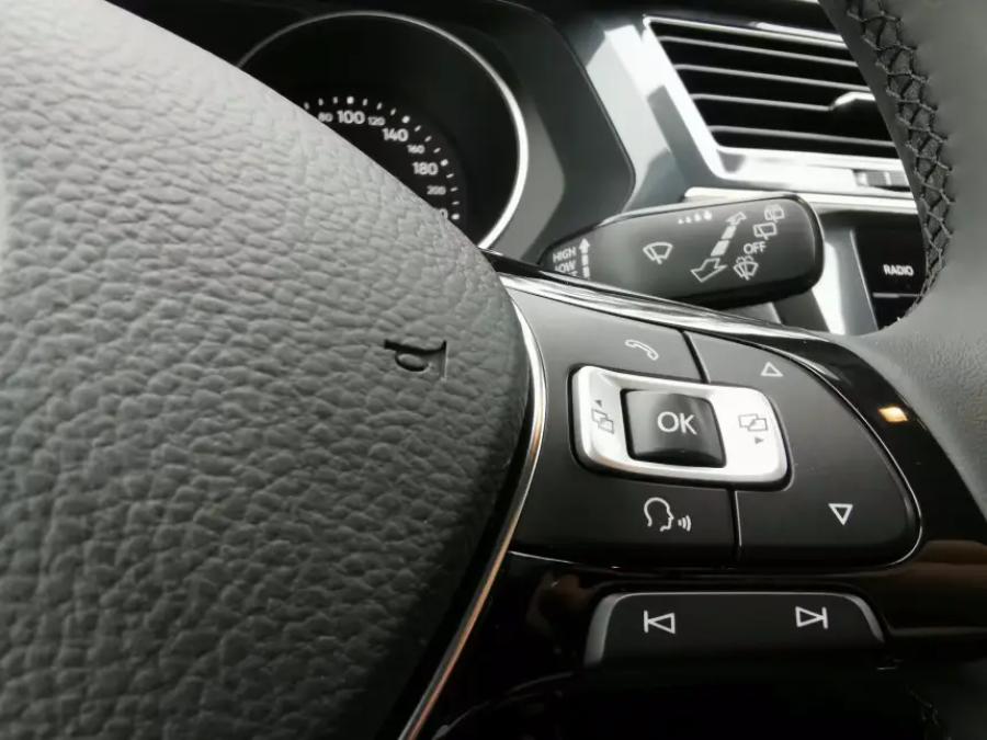 Brown Volkswagen Tiguan 2018 in Kuldiga, with an engine capacity of 2.00 L and mileage of 178 thousand km for 13895 €, photo 17 on AUTOMOTO.COM.LV