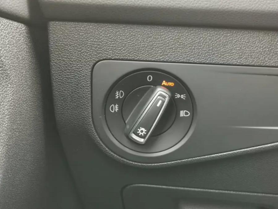 Brown Volkswagen Tiguan 2018 in Kuldiga, with an engine capacity of 2.00 L and mileage of 178 thousand km for 13895 €, photo 19 on AUTOMOTO.COM.LV