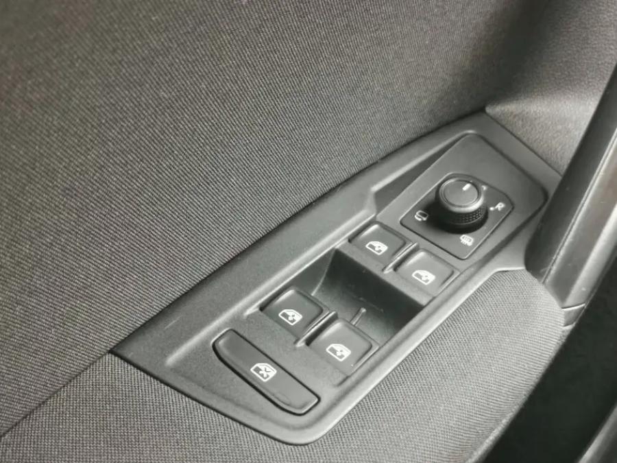 Brown Volkswagen Tiguan 2018 in Kuldiga, with an engine capacity of 2.00 L and mileage of 178 thousand km for 13895 €, photo 20 on AUTOMOTO.COM.LV