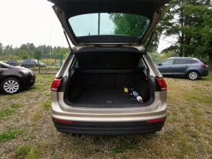 Brown Volkswagen Tiguan 2018 in Kuldiga, with an engine capacity of 2.00 L and mileage of 178 thousand km for 13895 €, photo 23 on AUTOMOTO.COM.LV