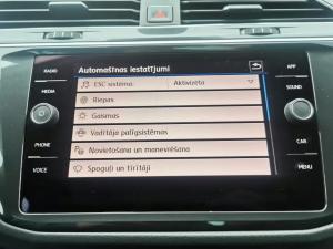 Brown Volkswagen Tiguan 2018 in Kuldiga, with an engine capacity of 2.00 L and mileage of 178 thousand km for 13895 €, photo 25 on AUTOMOTO.COM.LV