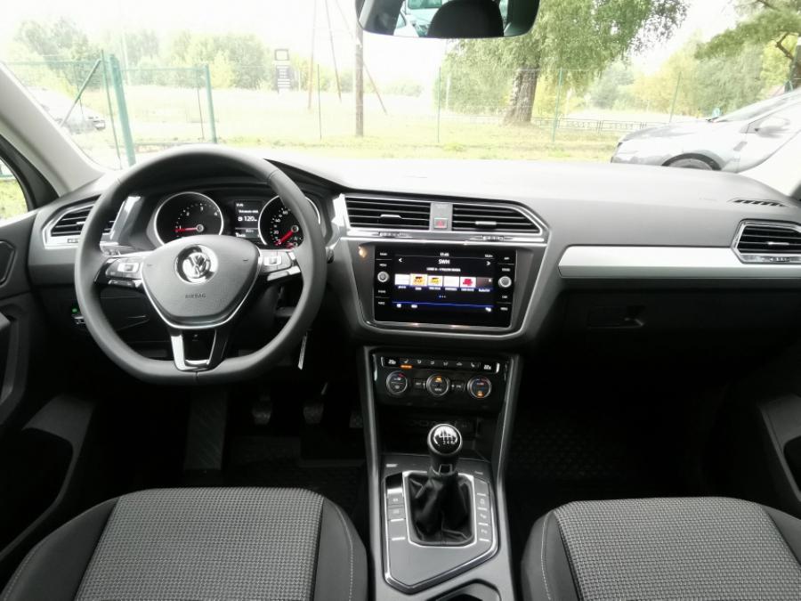 Brown Volkswagen Tiguan 2018 in Riga, with an engine capacity of 2.00 L and mileage of 178 thousand km for 13895 €, photo 6 on AUTOMOTO.COM.LV