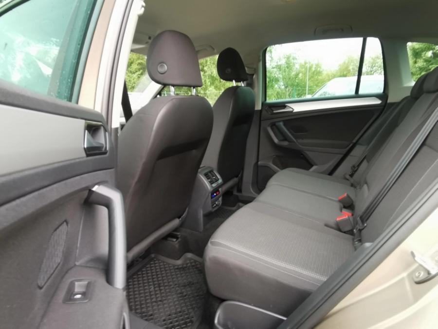 Brown Volkswagen Tiguan 2018 in Riga, with an engine capacity of 2.00 L and mileage of 178 thousand km for 13895 €, photo 7 on AUTOMOTO.COM.LV