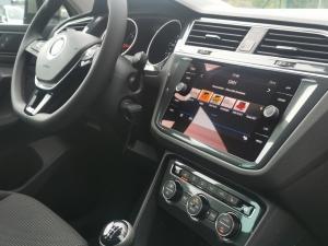 Brown Volkswagen Tiguan 2018 in Riga, with an engine capacity of 2.00 L and mileage of 178 thousand km for 13895 €, photo 10 on AUTOMOTO.COM.LV