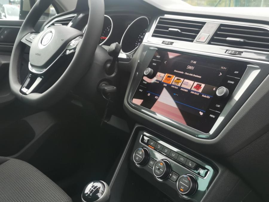 Brown Volkswagen Tiguan 2018 in Riga, with an engine capacity of 2.00 L and mileage of 178 thousand km for 13895 €, photo 10 on AUTOMOTO.COM.LV