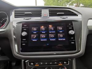 Brown Volkswagen Tiguan 2018 in Riga, with an engine capacity of 2.00 L and mileage of 178 thousand km for 13895 €, photo 12 on AUTOMOTO.COM.LV