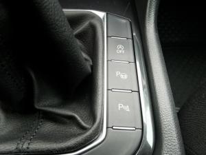 Brown Volkswagen Tiguan 2018 in Riga, with an engine capacity of 2.00 L and mileage of 178 thousand km for 13895 €, photo 14 on AUTOMOTO.COM.LV