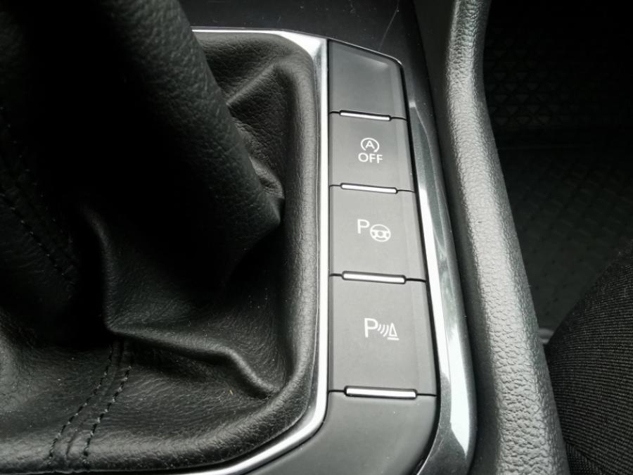Brown Volkswagen Tiguan 2018 in Riga, with an engine capacity of 2.00 L and mileage of 178 thousand km for 13895 €, photo 14 on AUTOMOTO.COM.LV