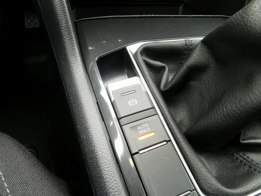 Brown Volkswagen Tiguan 2018 in Riga, with an engine capacity of 2.00 L and mileage of 178 thousand km for 13895 €, photo 15 on AUTOMOTO.COM.LV