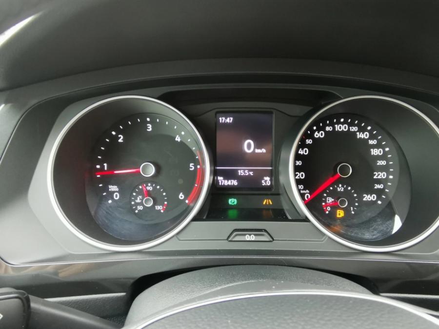 Brown Volkswagen Tiguan 2018 in Riga, with an engine capacity of 2.00 L and mileage of 178 thousand km for 13895 €, photo 16 on AUTOMOTO.COM.LV