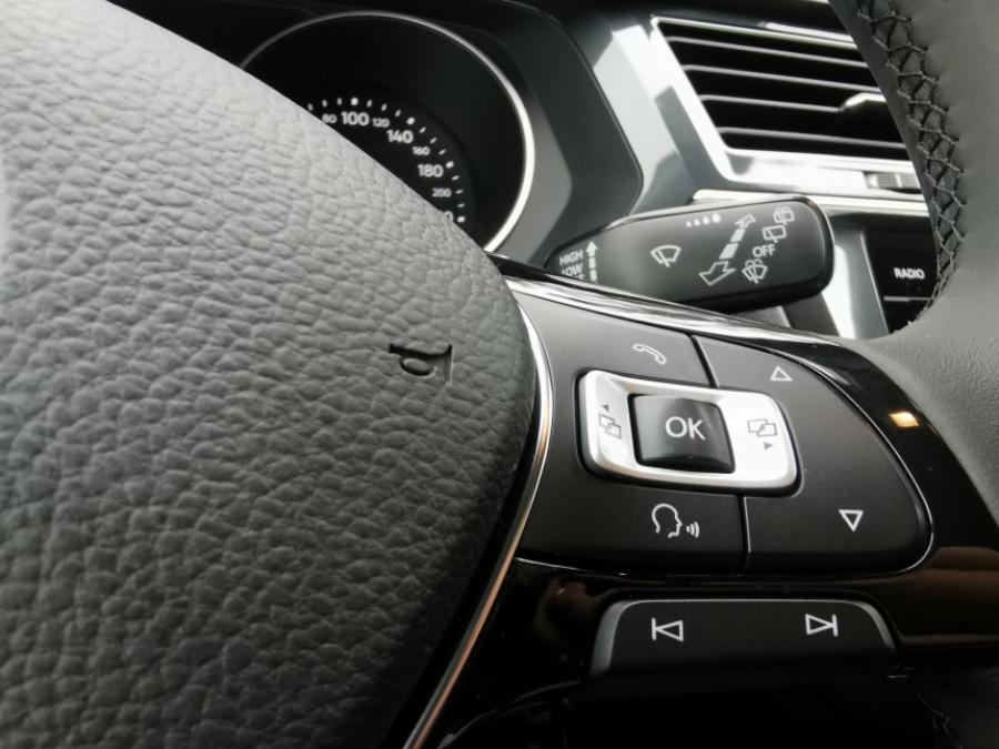 Brown Volkswagen Tiguan 2018 in Riga, with an engine capacity of 2.00 L and mileage of 178 thousand km for 13895 €, photo 17 on AUTOMOTO.COM.LV