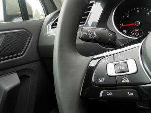 Brown Volkswagen Tiguan 2018 in Riga, with an engine capacity of 2.00 L and mileage of 178 thousand km for 13895 €, photo 18 on AUTOMOTO.COM.LV