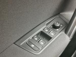 Brown Volkswagen Tiguan 2018 in Riga, with an engine capacity of 2.00 L and mileage of 178 thousand km for 13895 €, photo 20 on AUTOMOTO.COM.LV