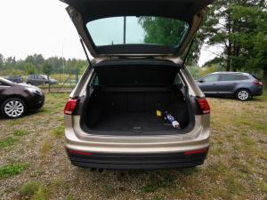 Brown Volkswagen Tiguan 2018 in Riga, with an engine capacity of 2.00 L and mileage of 178 thousand km for 13895 €, photo 23 on AUTOMOTO.COM.LV