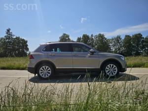 Brown Volkswagen Tiguan 2018 in Riga, with an engine capacity of 1.40 L and mileage of 321 thousand km for 11800 €, photo 9 on AUTOMOTO.COM.LV
