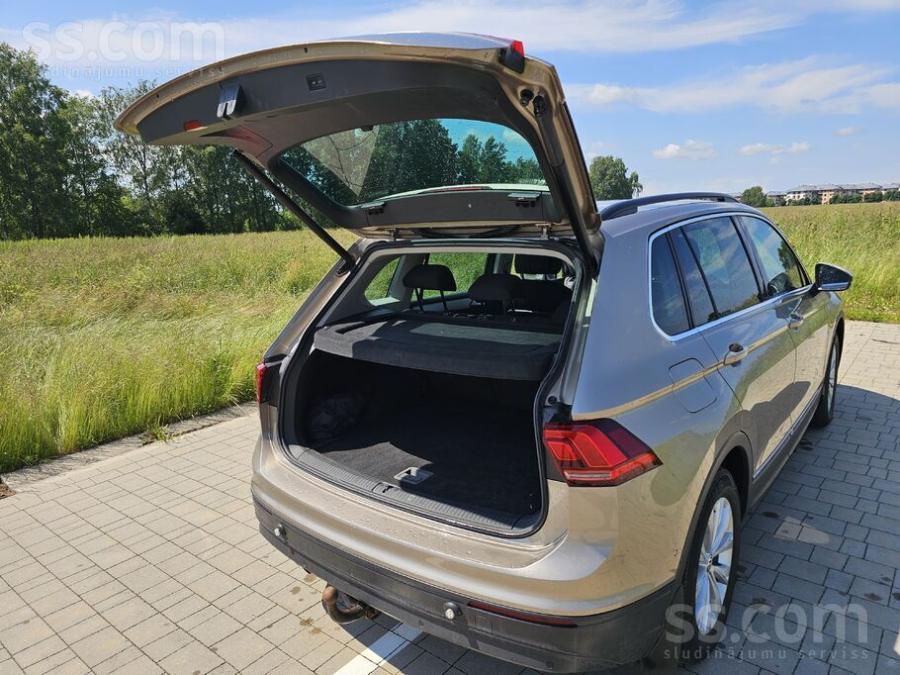 Brown Volkswagen Tiguan 2018 in Riga, with an engine capacity of 1.40 L and mileage of 321 thousand km for 11800 €, photo 15 on AUTOMOTO.COM.LV