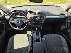 Brown Volkswagen Tiguan 2018 in Riga, with an engine capacity of 1.40 L and mileage of 321 thousand km for 11800 €, photo 18 on AUTOMOTO.COM.LV