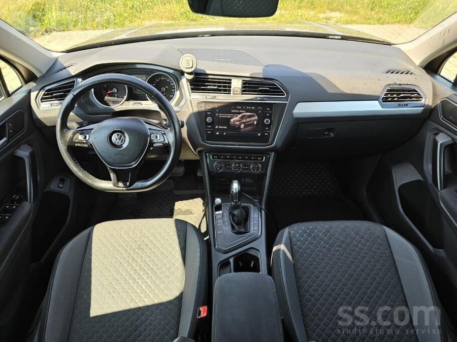 Brown Volkswagen Tiguan 2018 in Riga, with an engine capacity of 1.40 L and mileage of 321 thousand km for 11800 €, photo 18 on AUTOMOTO.COM.LV
