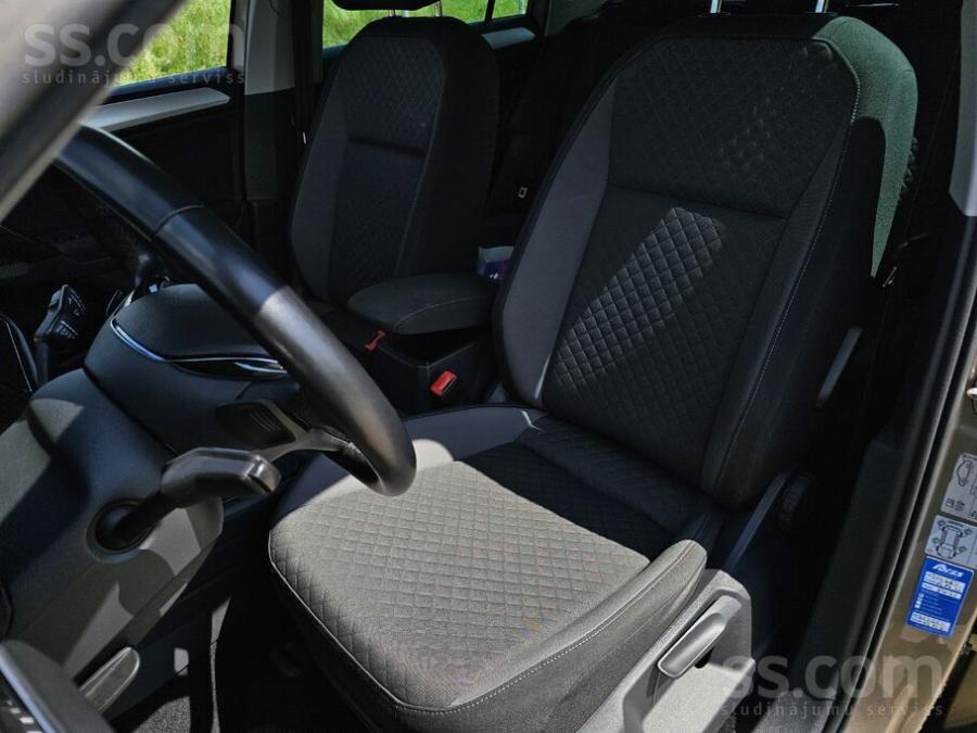 Brown Volkswagen Tiguan 2018 in Riga, with an engine capacity of 1.40 L and mileage of 321 thousand km for 11800 €, photo 20 on AUTOMOTO.COM.LV