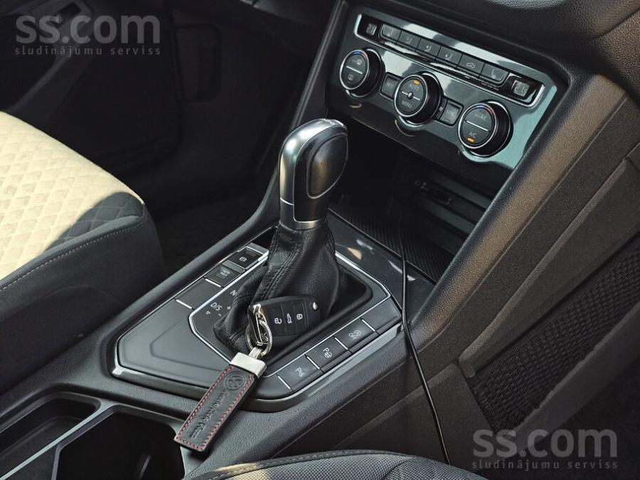 Brown Volkswagen Tiguan 2018 in Riga, with an engine capacity of 1.40 L and mileage of 321 thousand km for 11800 €, photo 28 on AUTOMOTO.COM.LV