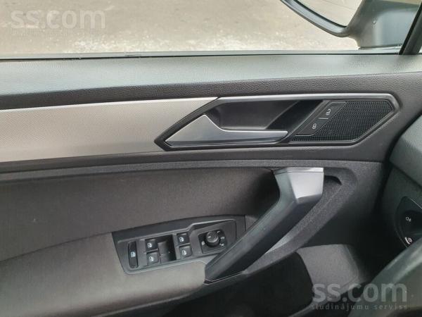 Brown Volkswagen Tiguan 2018 in Riga, with an engine capacity of 1.40 L and mileage of 139 thousand km for 17100 €, photo 6 on AUTOMOTO.COM.LV