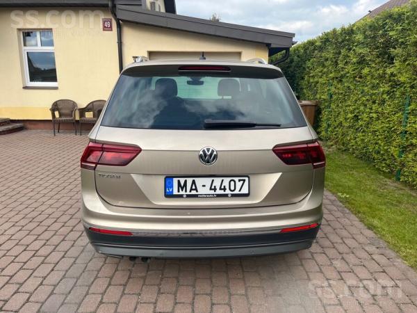 Brown Volkswagen Tiguan 2019 in Jelgava, with an engine capacity of 2.00 L and mileage of 120 thousand km for 18400 €, photo 4 on AUTOMOTO.COM.LV