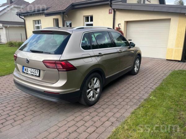 Brown Volkswagen Tiguan 2019 in Jelgava, with an engine capacity of 2.00 L and mileage of 120 thousand km for 18400 €, photo 5 on AUTOMOTO.COM.LV